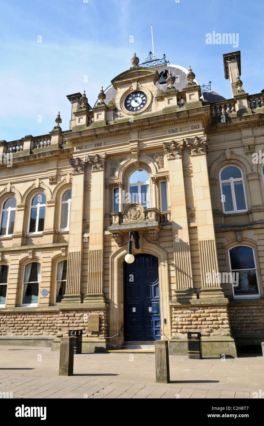 Entrance to Wolverhampton Magistrates' Court Stock Photo - Alamy