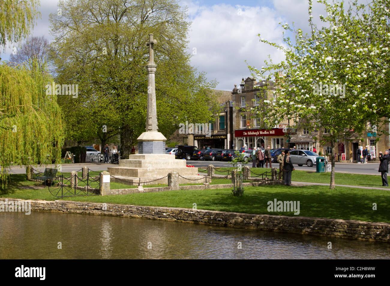 Bourton on the water footbridge hi-res stock photography and images - Alamy