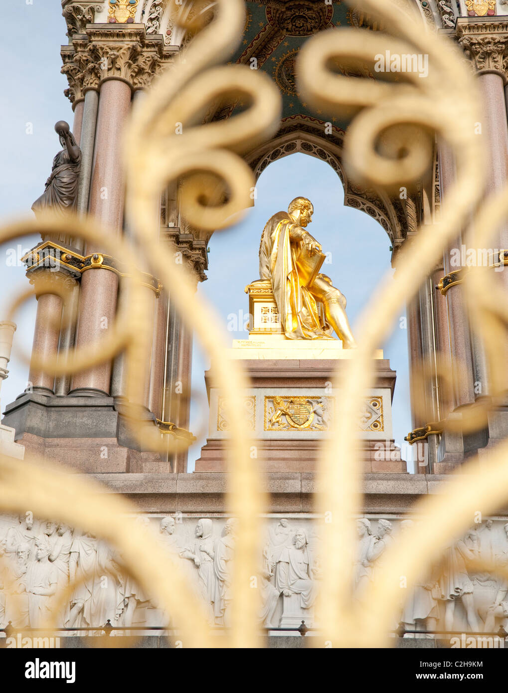 London England Albert Memorial Kensington, Prince Albert statue Stock ...