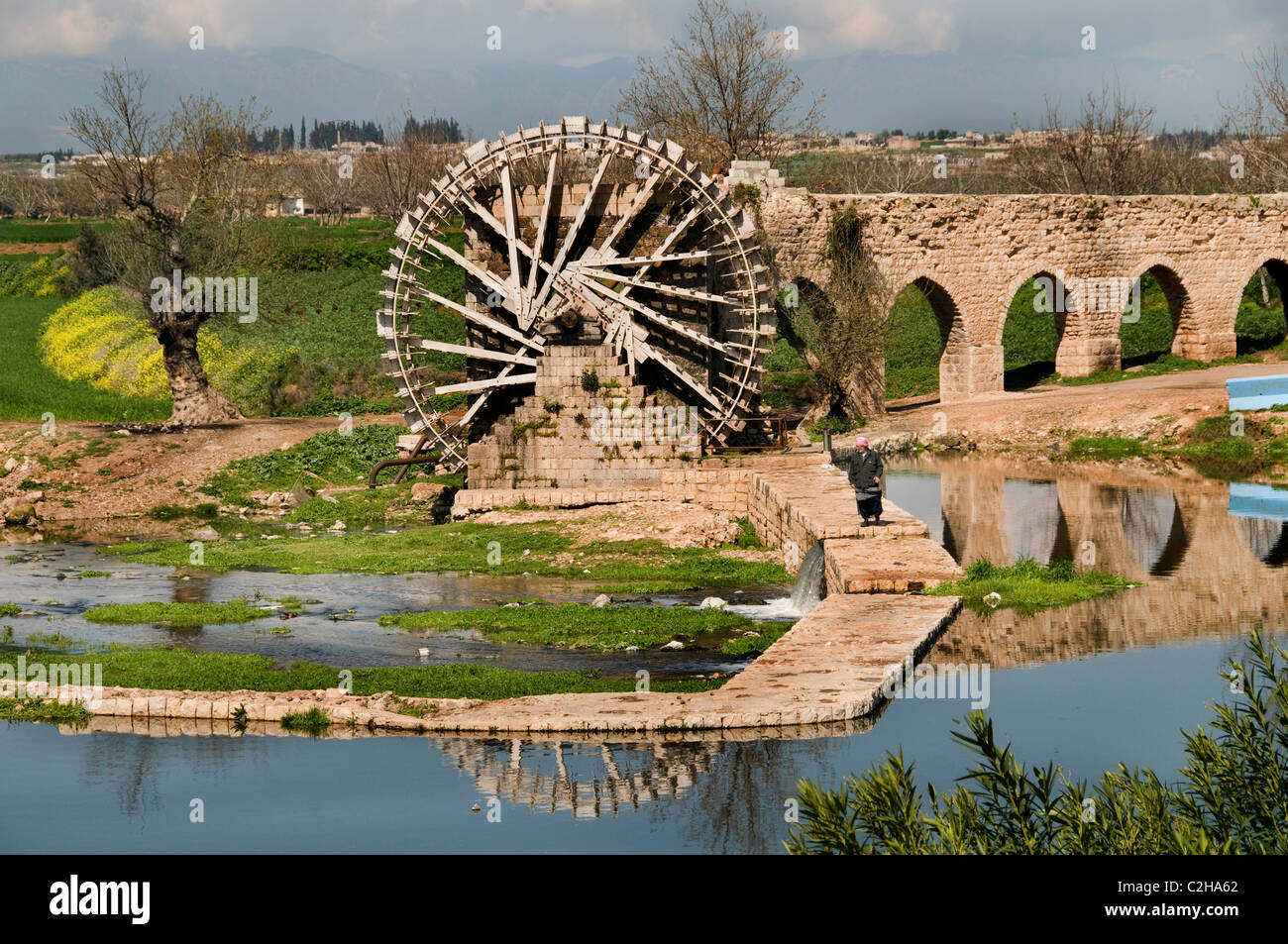Hama noria water wheel hi-res stock photography and images - Alamy