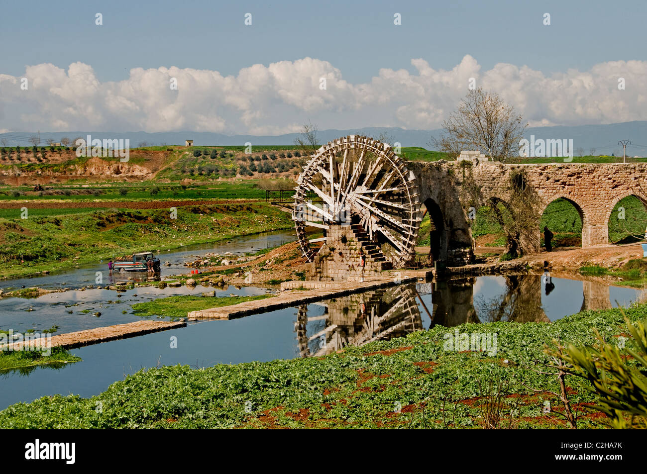 Hama noria water wheel hi-res stock photography and images - Alamy