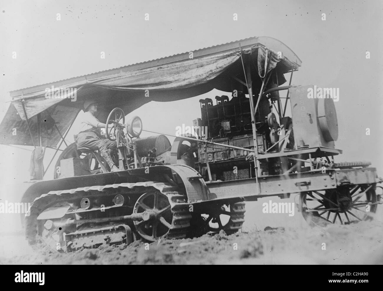 Land army hi-res stock photography and images - Alamy