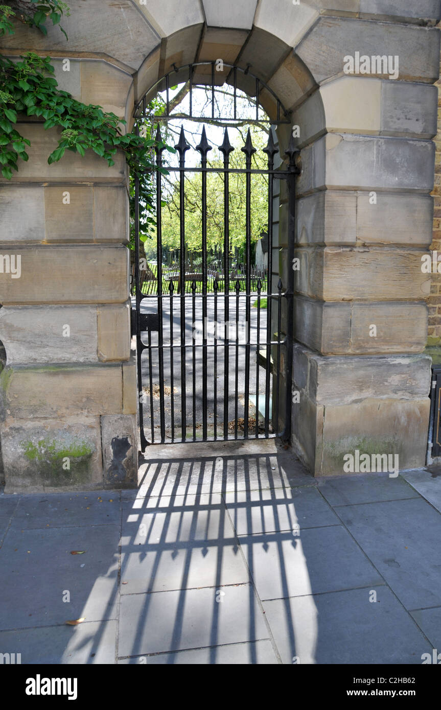 Brompton Cemetry victorian burials tomb tombs mausoleum interred dead ...
