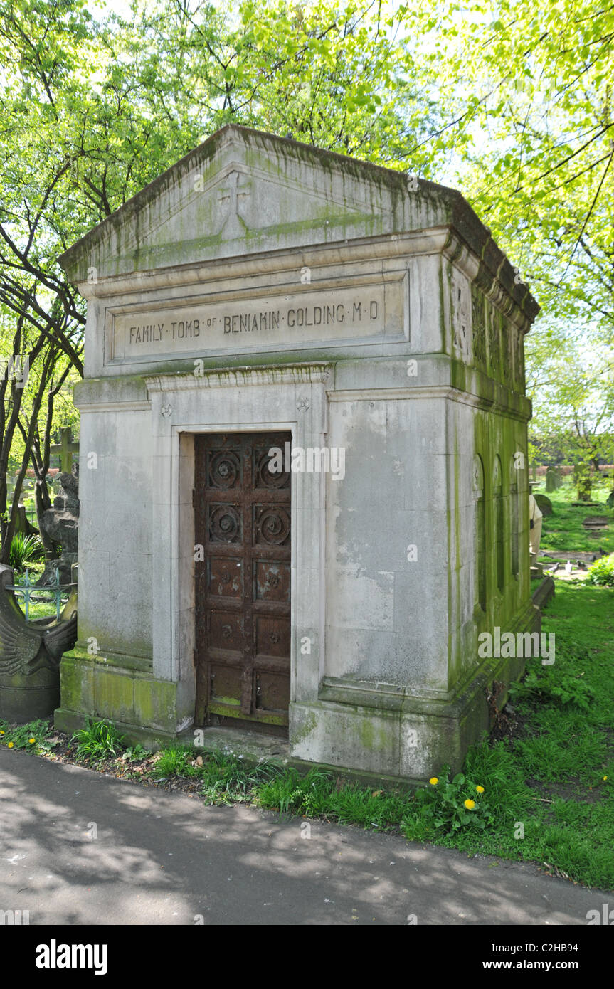 Brompton cemetry victorian burials tomb hi-res stock photography and ...