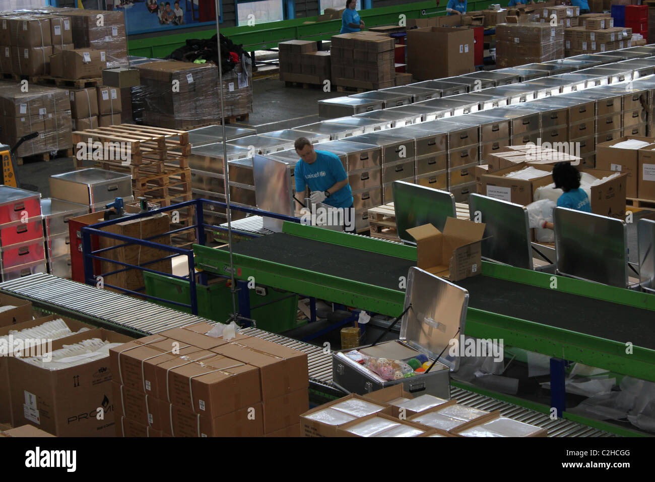 Volunteers packing aid kits in Unicef Supply Division in Copenhagen ...