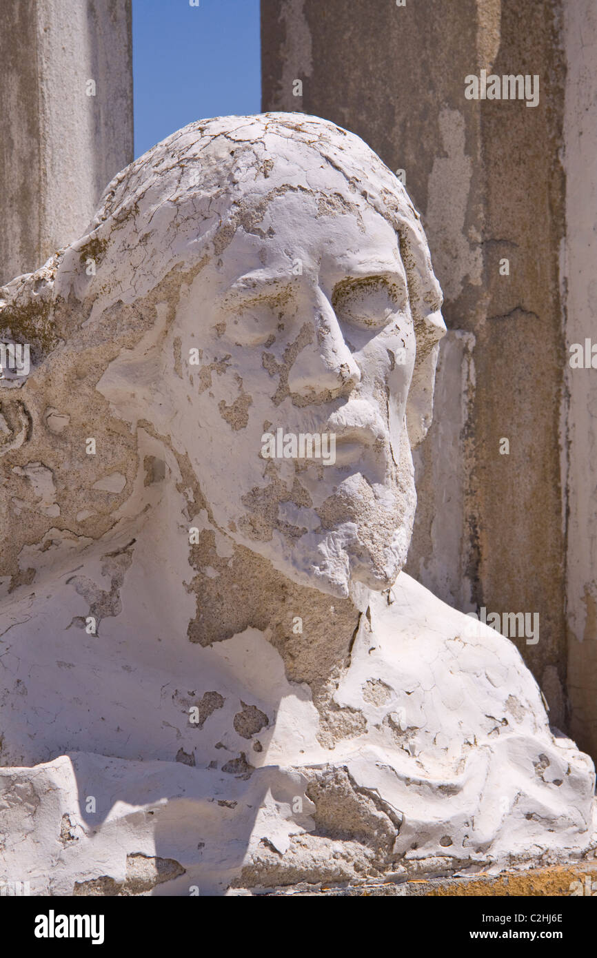 Old statue of jesus hi-res stock photography and images - Alamy
