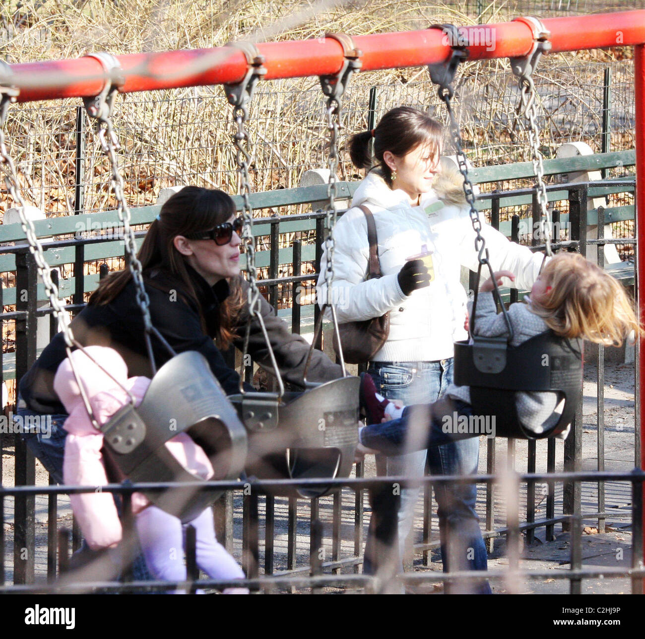 Jennifer Garner and Violet Affleck enjoy some time together at Central ...