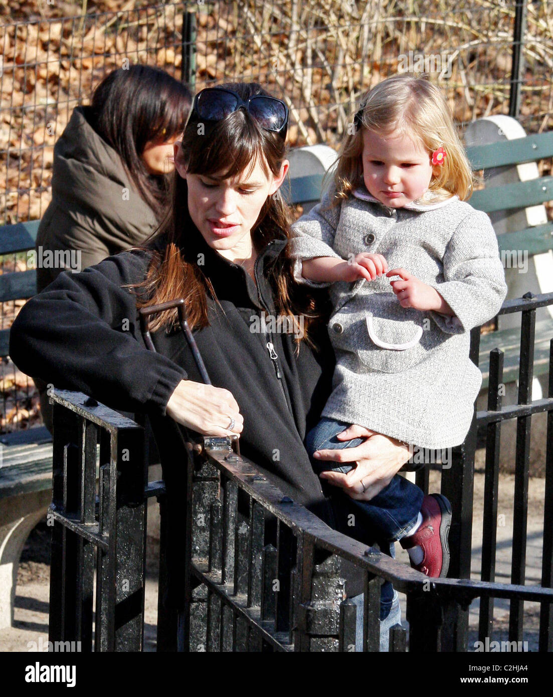 Jennifer Garner and Violet Affleck enjoy some time together at Central ...