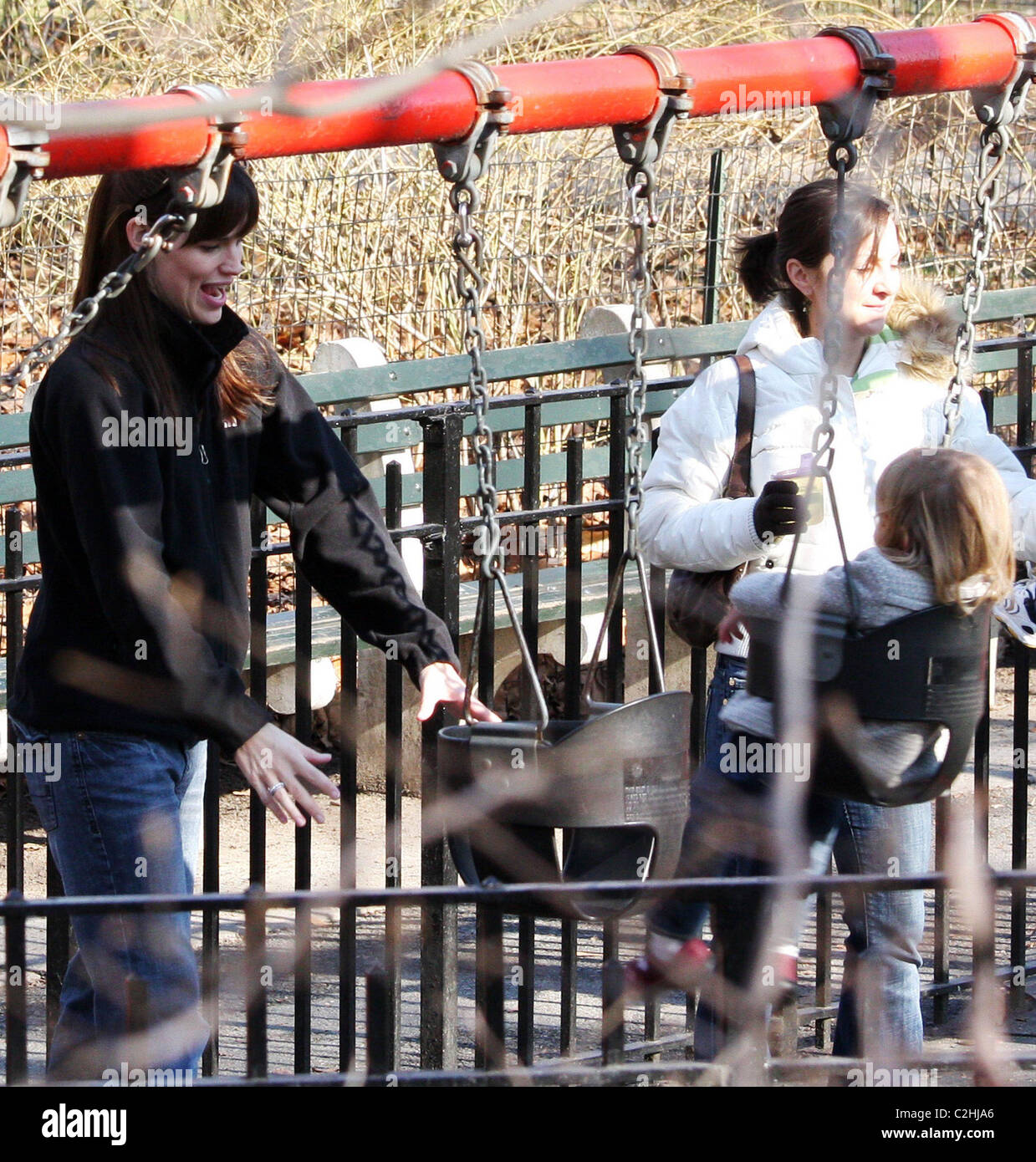 Jennifer Garner and Violet Affleck enjoy some time together at Central ...