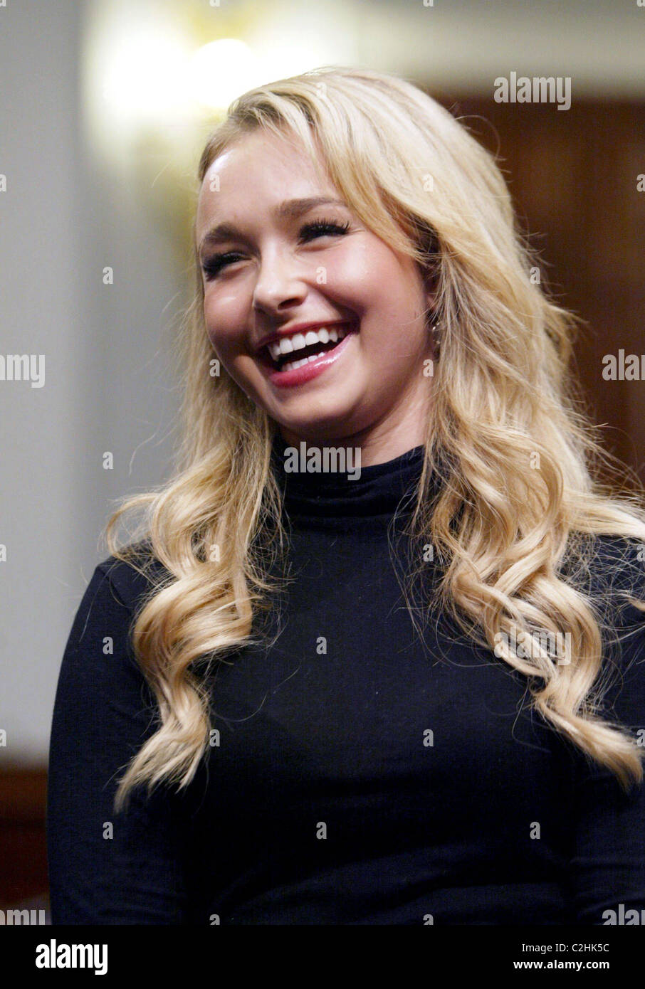 Hayden Panettiere Heroes Star And Campaign Spokesperson For Save The