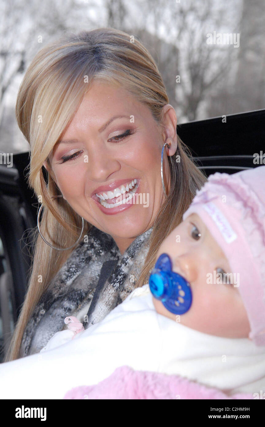 Access Hollywood' host Nancy O'Dell and baby daughter Ashby Grace ...