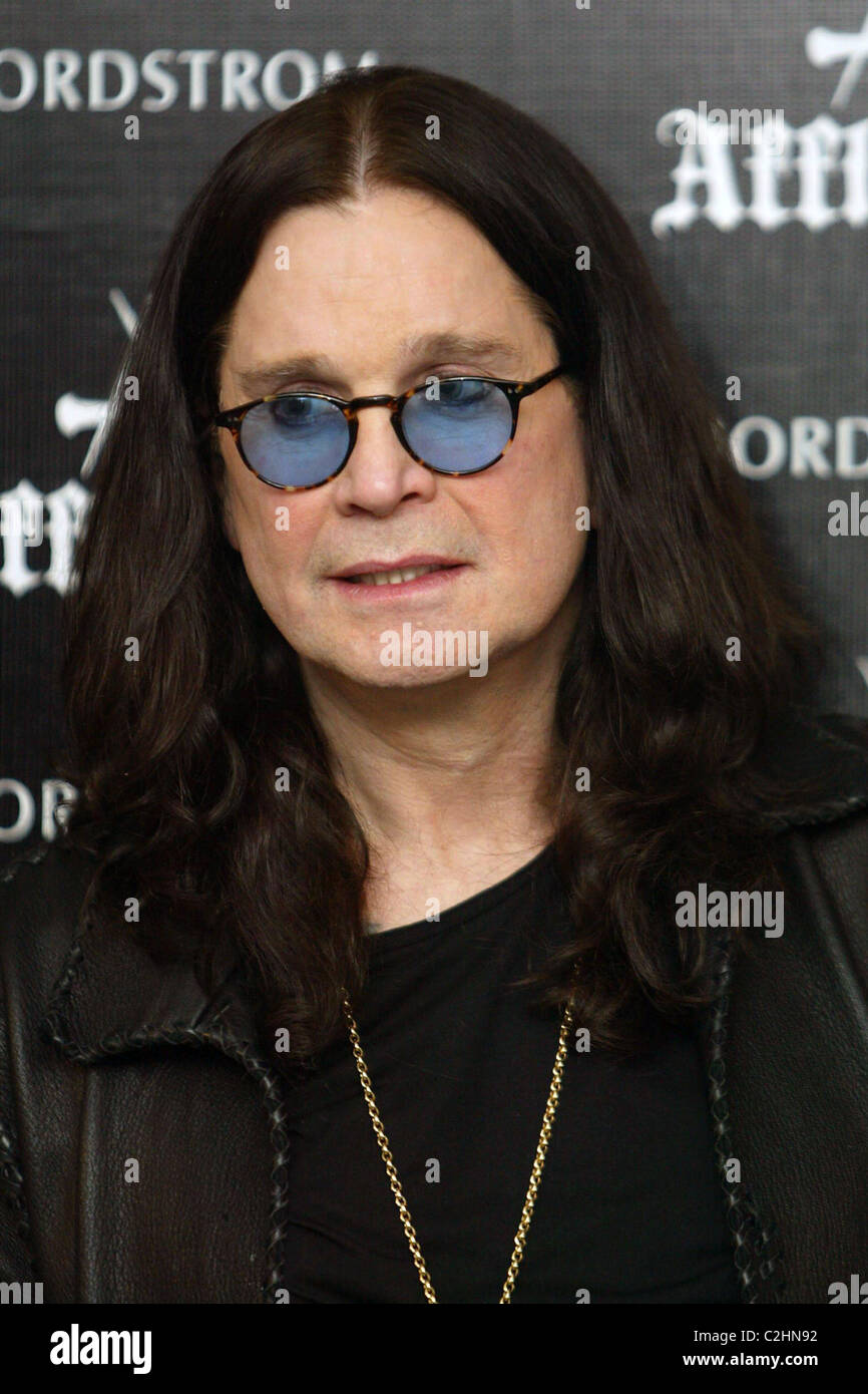 AILING OSBOURNE POSTPONES GIG* Veteran rocker OZZY OSBOURNE was forced ...