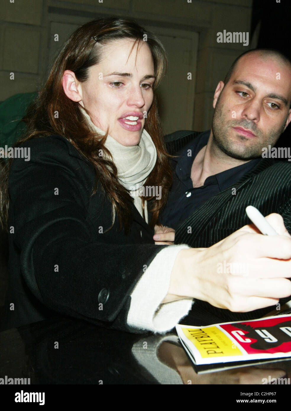 Jennifer Garner greets fans and signs autographs after her final ...