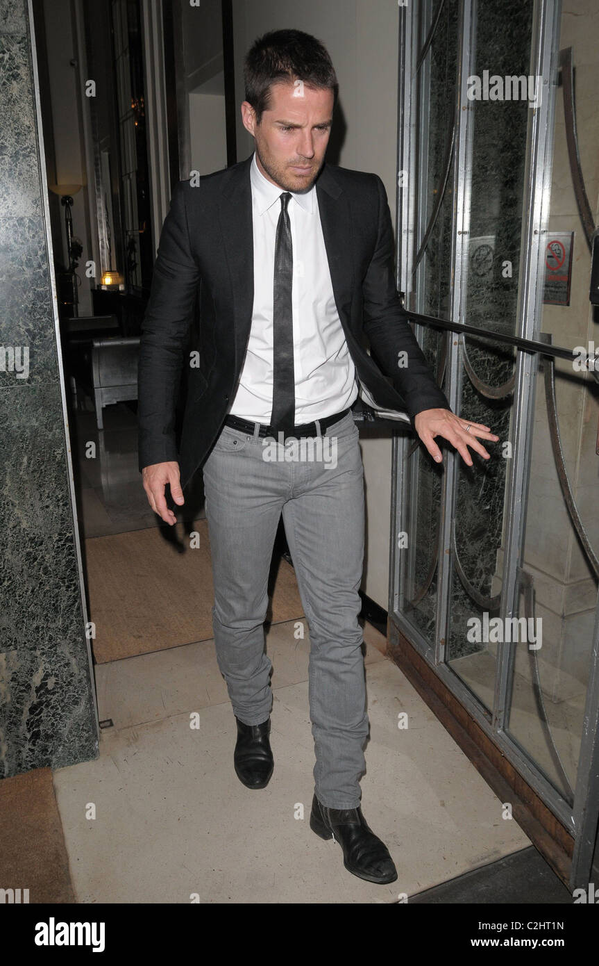 Jamie Redknapp leaving the Claridge's Hotel London, England - 02.02.08 ...