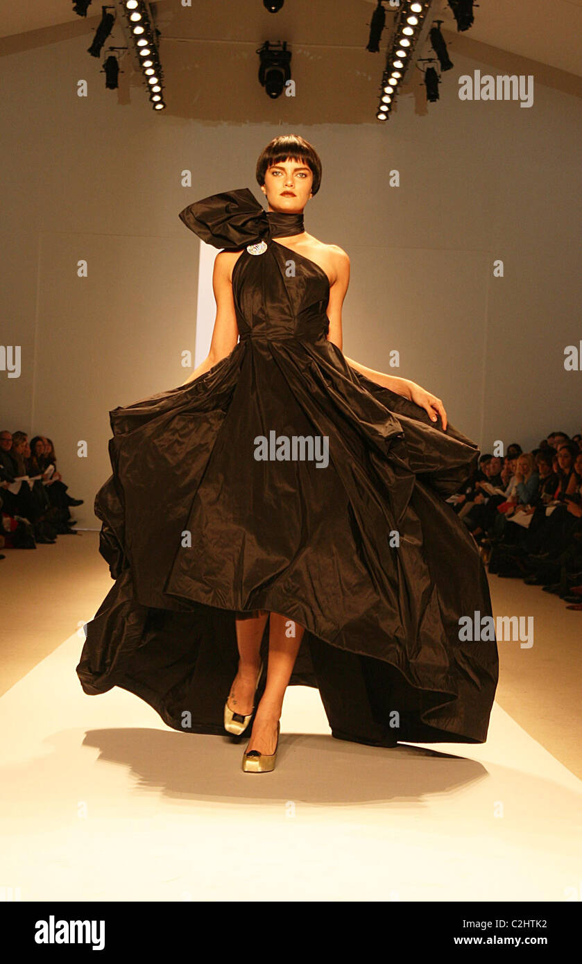 Mercedes-Benz Fashion Week Fall 2008 - Rubin Singer - Catwalk New York ...