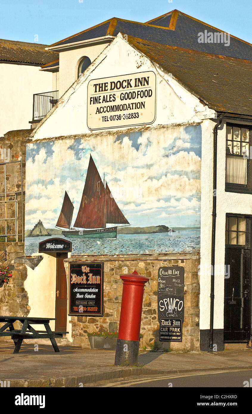 Street scene in penzance hi-res stock photography and images - Alamy
