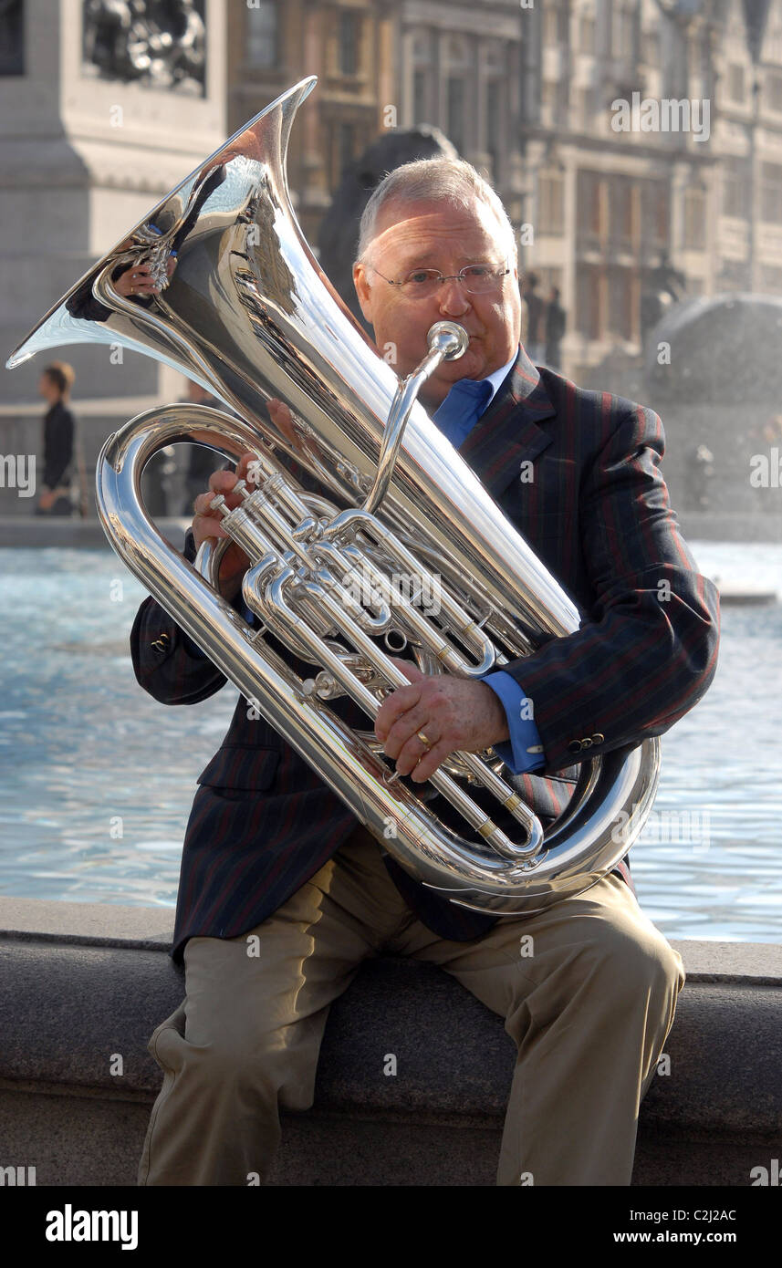 Ian smith neighbours harold bishop hi-res stock photography and images ...