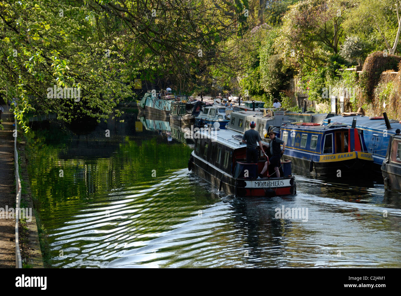 Regents canal narrowboats hi-res stock photography and images - Alamy