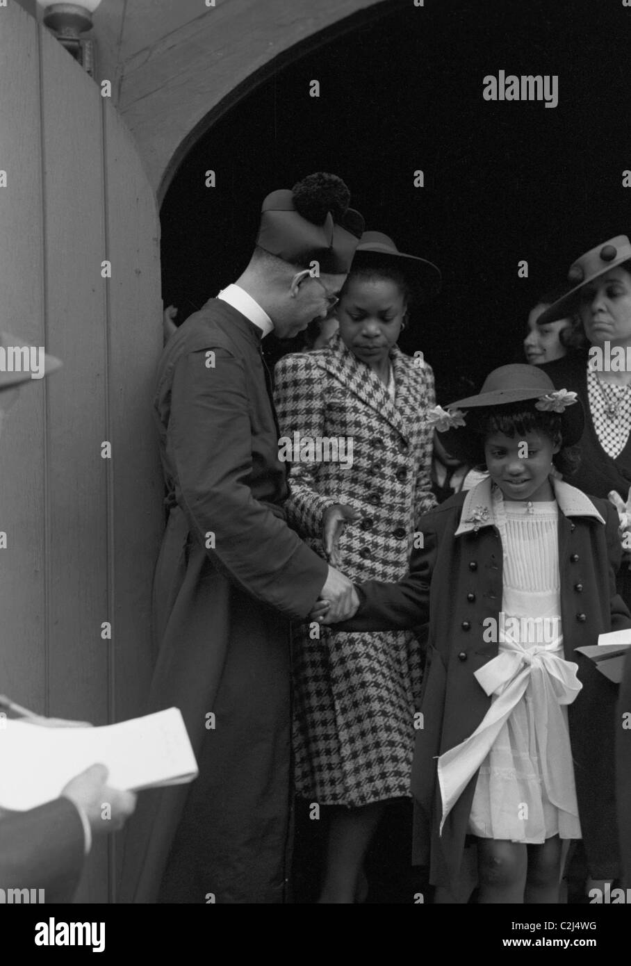 Church congregation and preacher hi-res stock photography and images ...