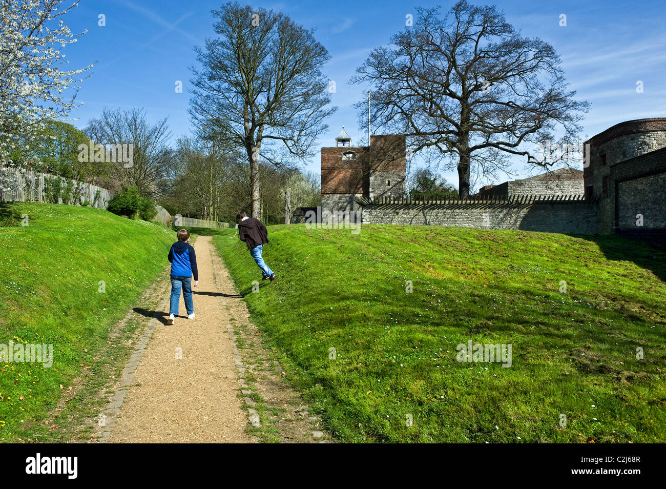 Upnor castle elizabethan artillery fort hi-res stock photography and ...