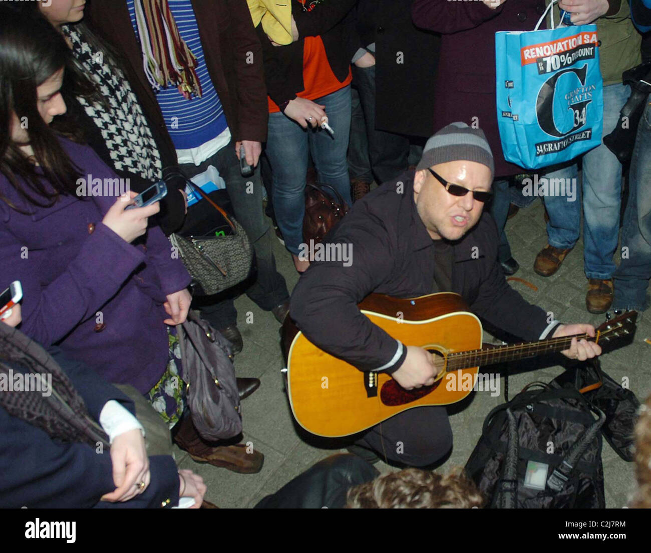 Frank Black Pixies singer performed a free concert outside the gates of ...