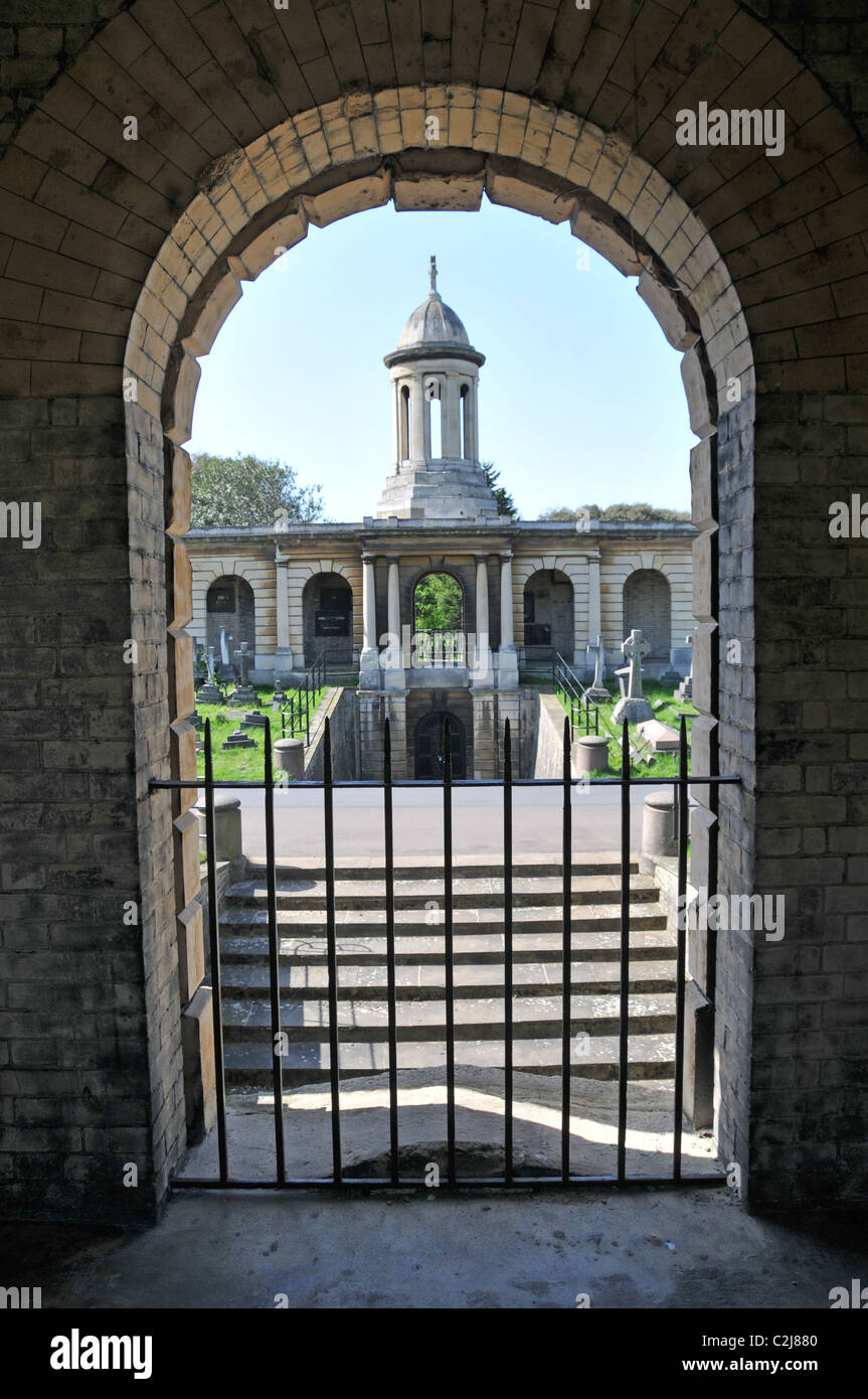 Brompton Cemetry Fulham Road Chelsea Victorian Graveyard burial tombs ...