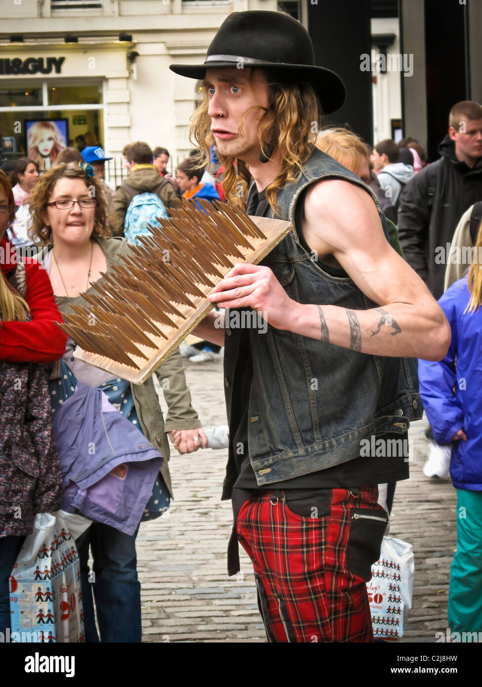 A street performer in London's Covent Garden entertaining a crowd of ...