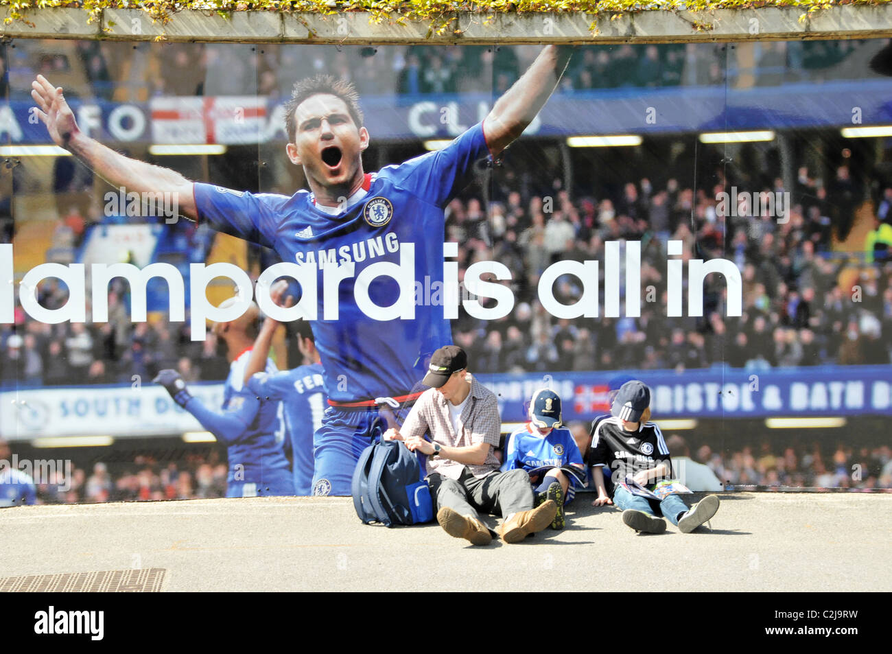 Chelsea football club fans hi-res stock photography and images - Alamy