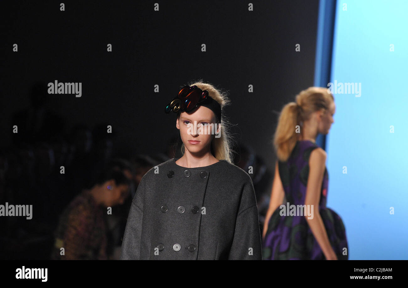 Models London Fashion Week Autumn/Winter 2008 - Armand Basi - catwalk ...