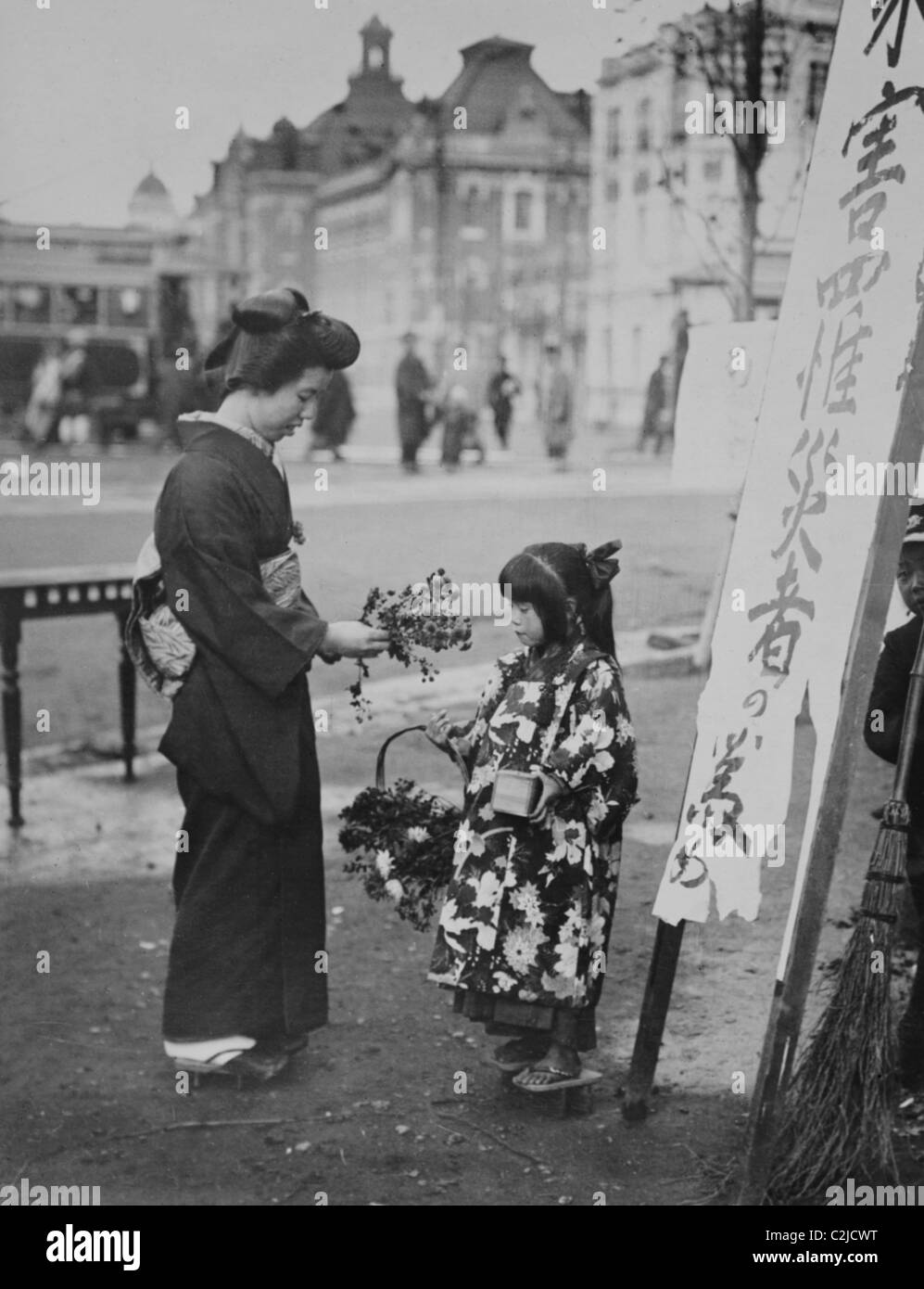 Detachment of a weapons Platoon of a Marine Machine Gun unit parades ...