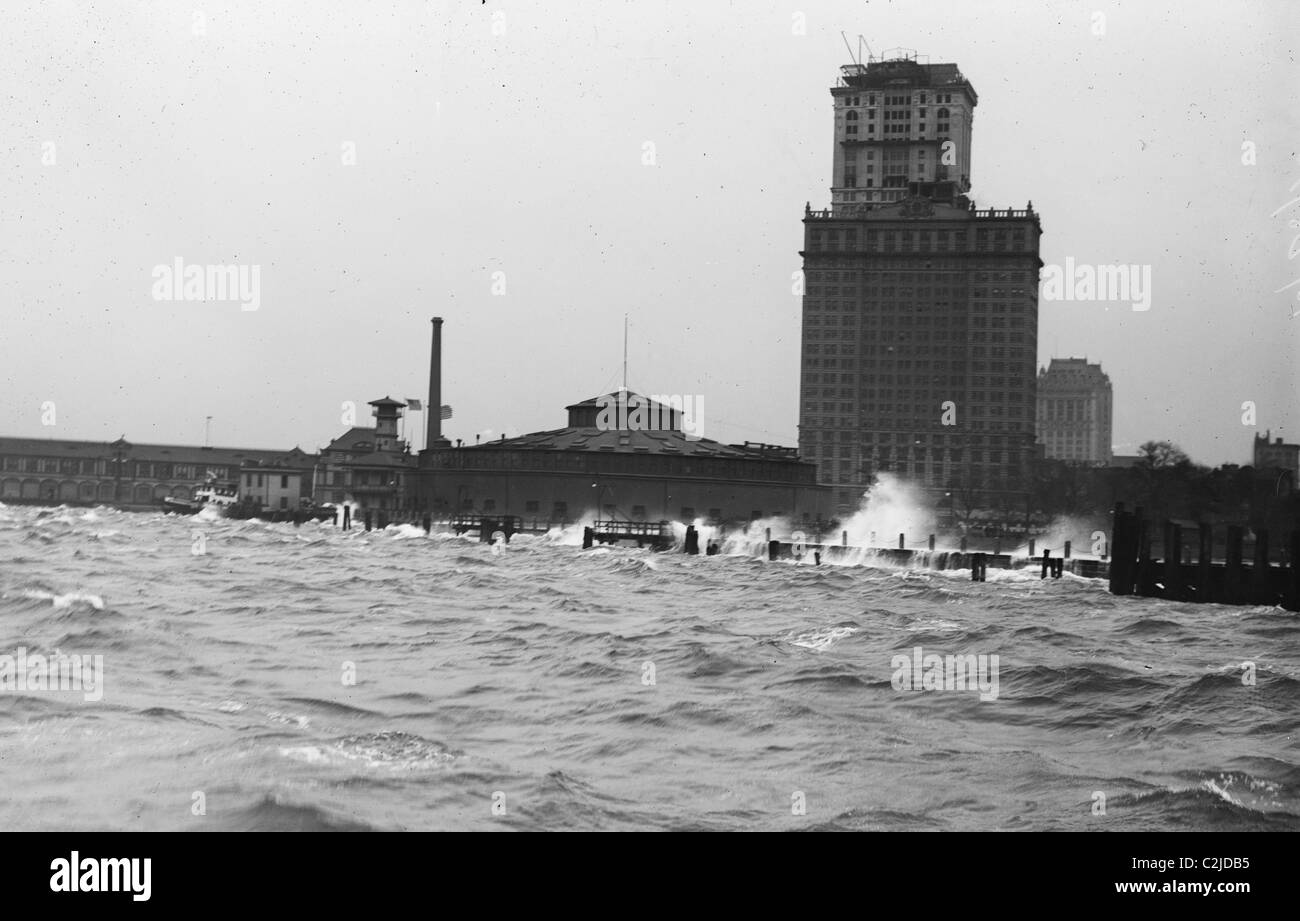 Battery in New York, Manhattan Buffeted by Ocean Waves Stock Photo - Alamy