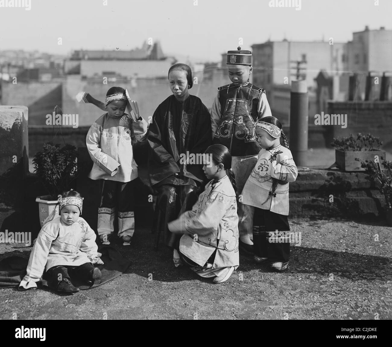 Chinese Mother with her children in Native Costume sit on rooftop Stock ...