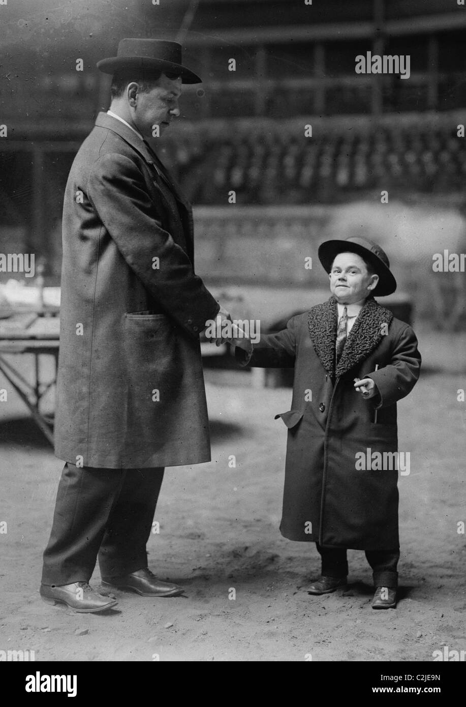Small cigar Black and White Stock Photos & Images - Alamy