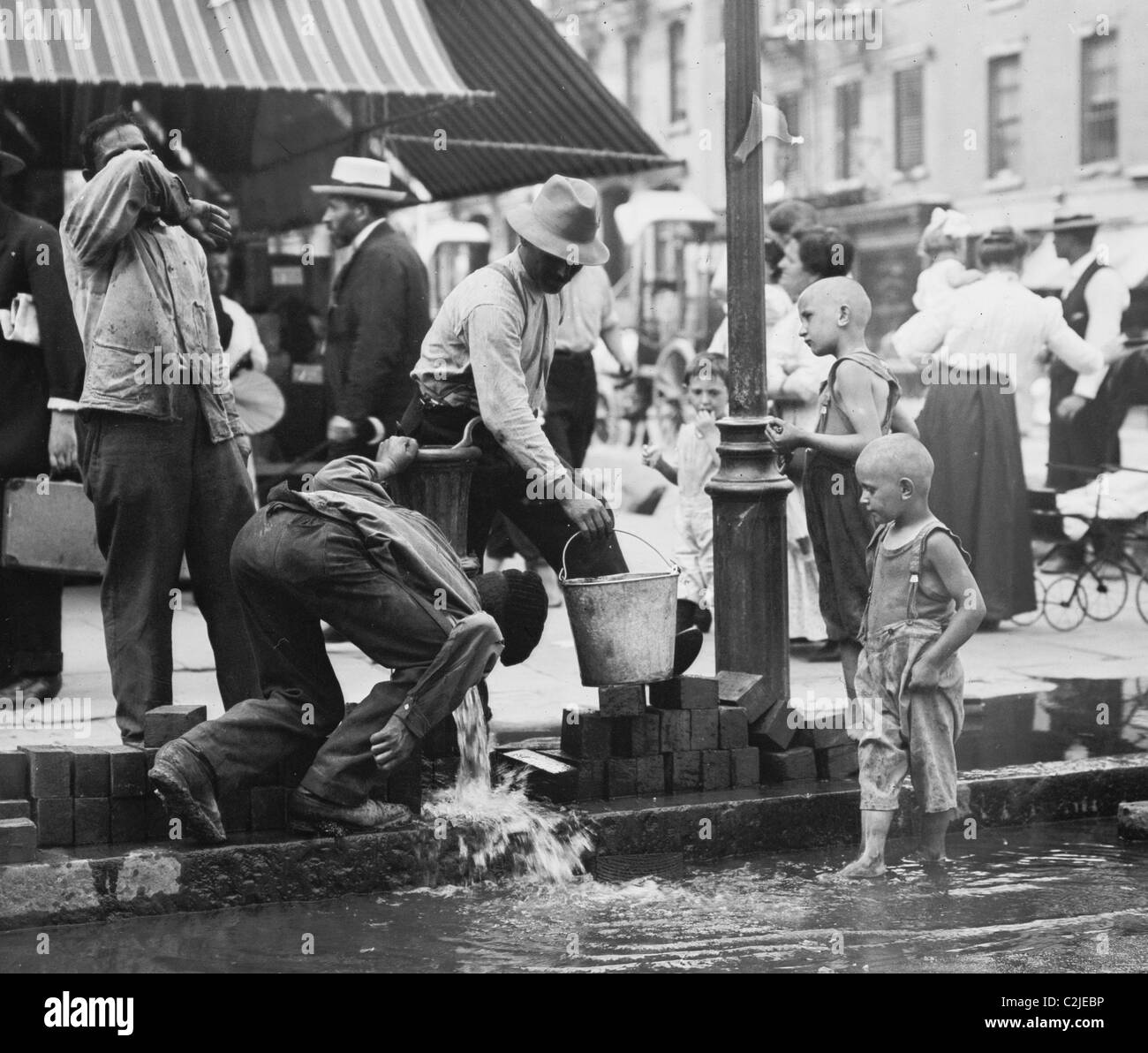 Heat in new york Black and White Stock Photos & Images - Alamy