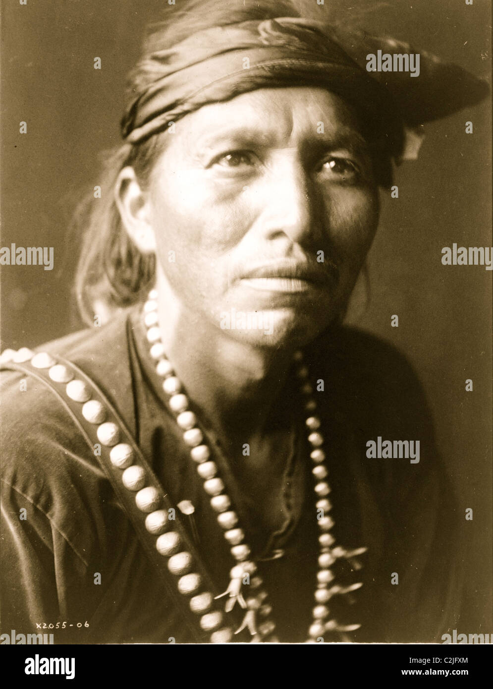 White singer hi-res stock photography and images - Alamy