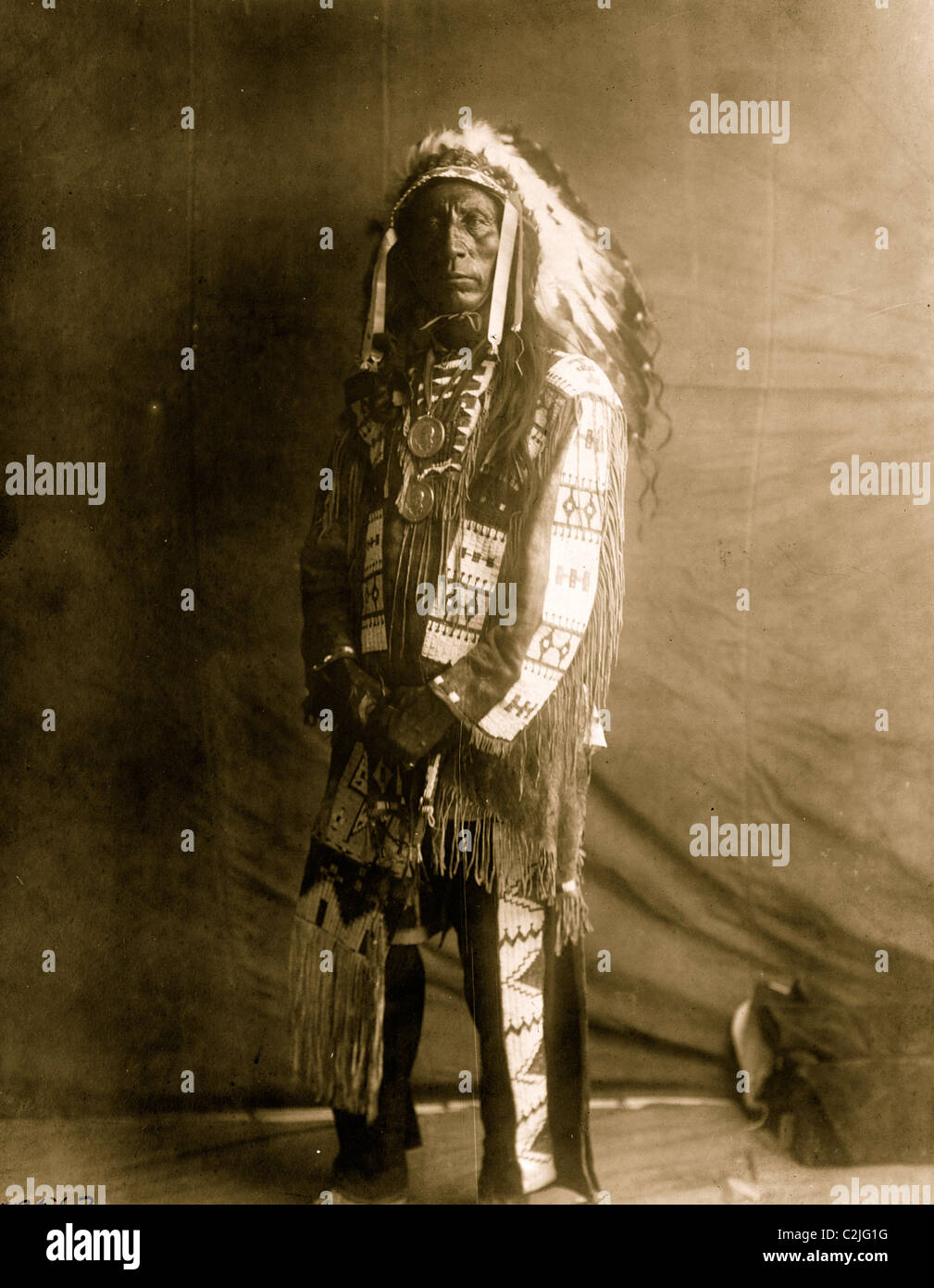 Red cloud and indians hi-res stock photography and images - Alamy