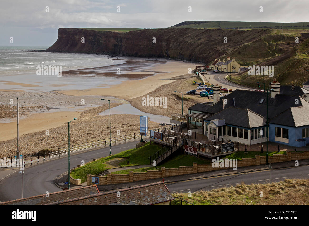 Saltburn and cliffs hi-res stock photography and images - Alamy