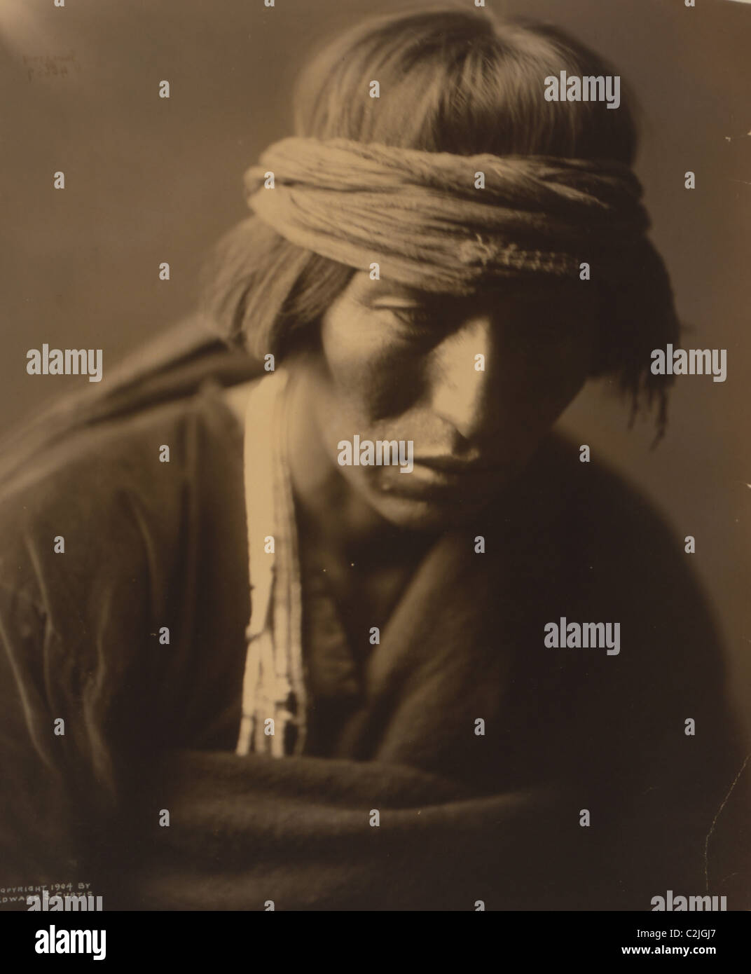 Native american indian medicine man hi-res stock photography and images ...