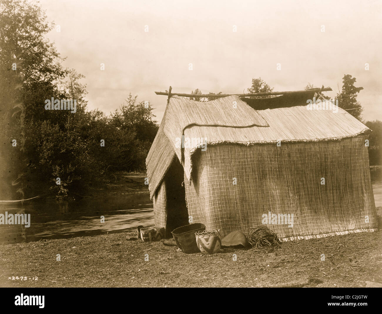 A mat house, Skokomish Stock Photo - Alamy