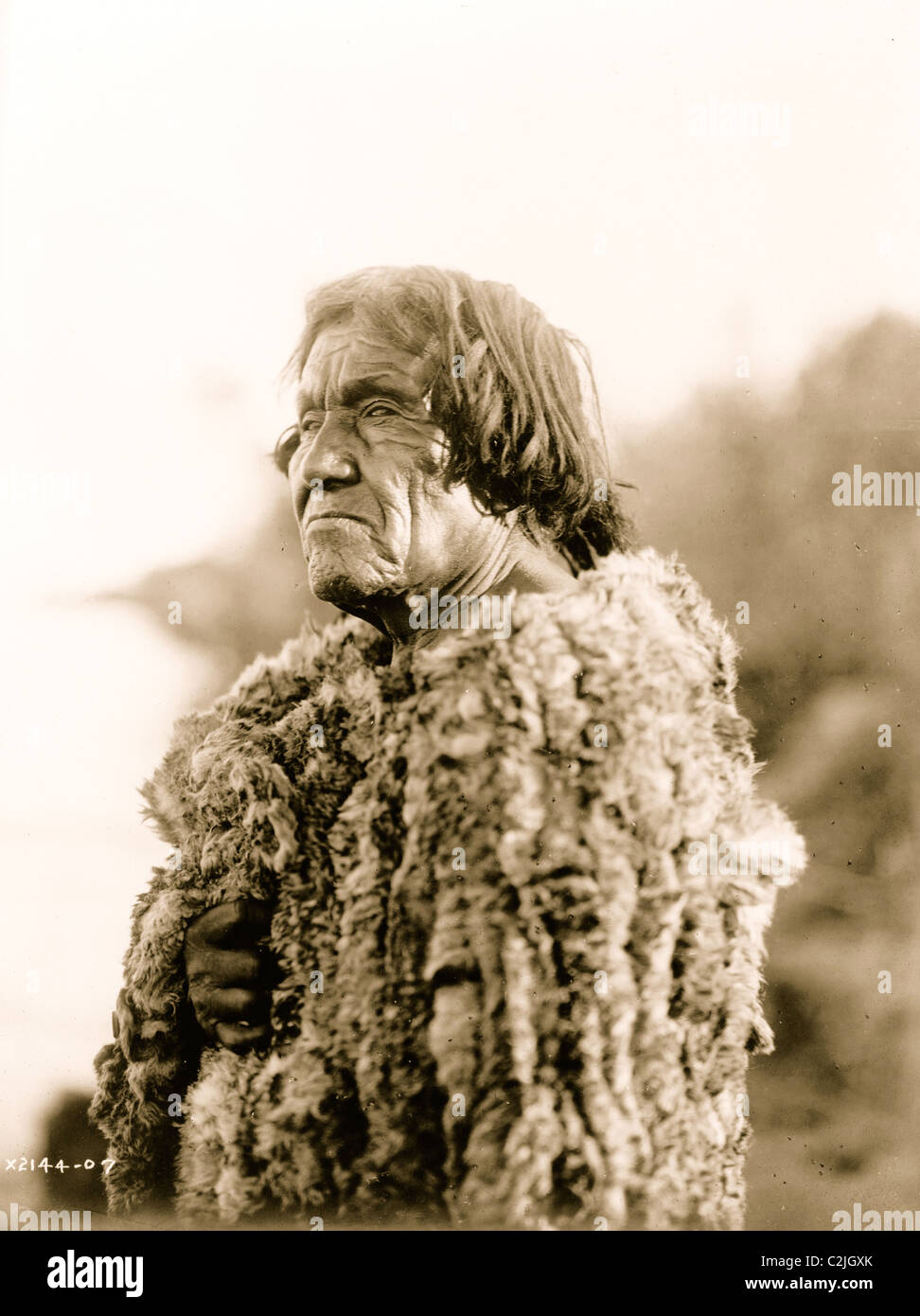 Mohave man wearing "primitive" robe of rabbit skin Stock Photo - Alamy