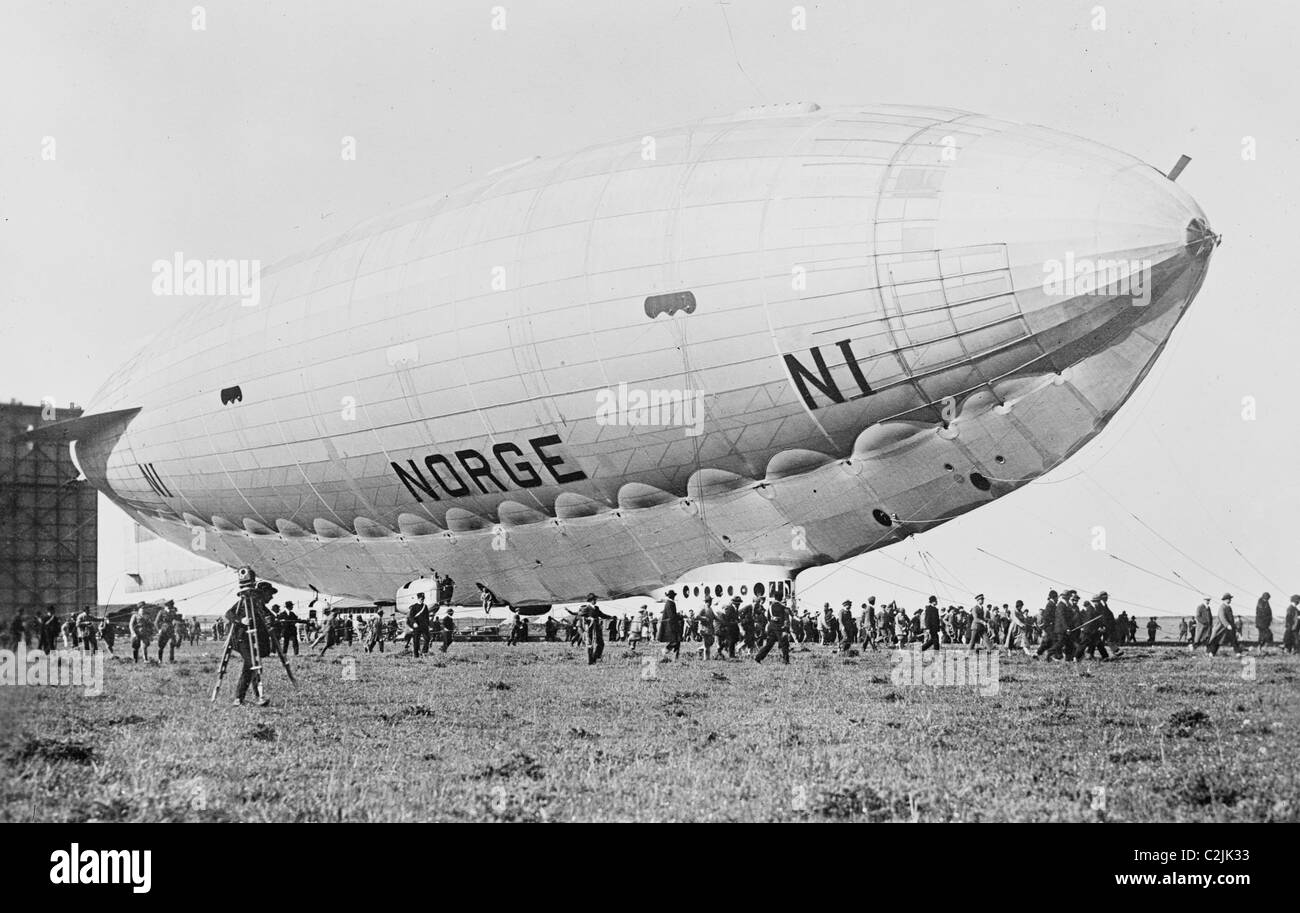 Blimp hanger hi-res stock photography and images - Alamy