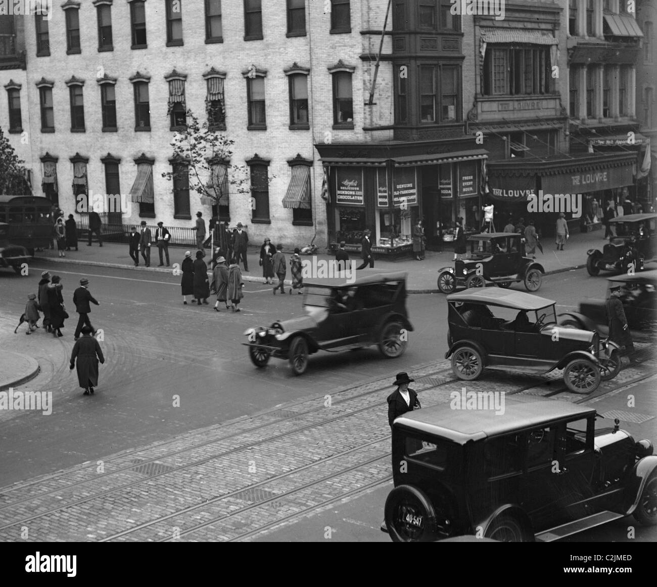 Street Corner in Washington DC with and growing traffic Stock Photo - Alamy