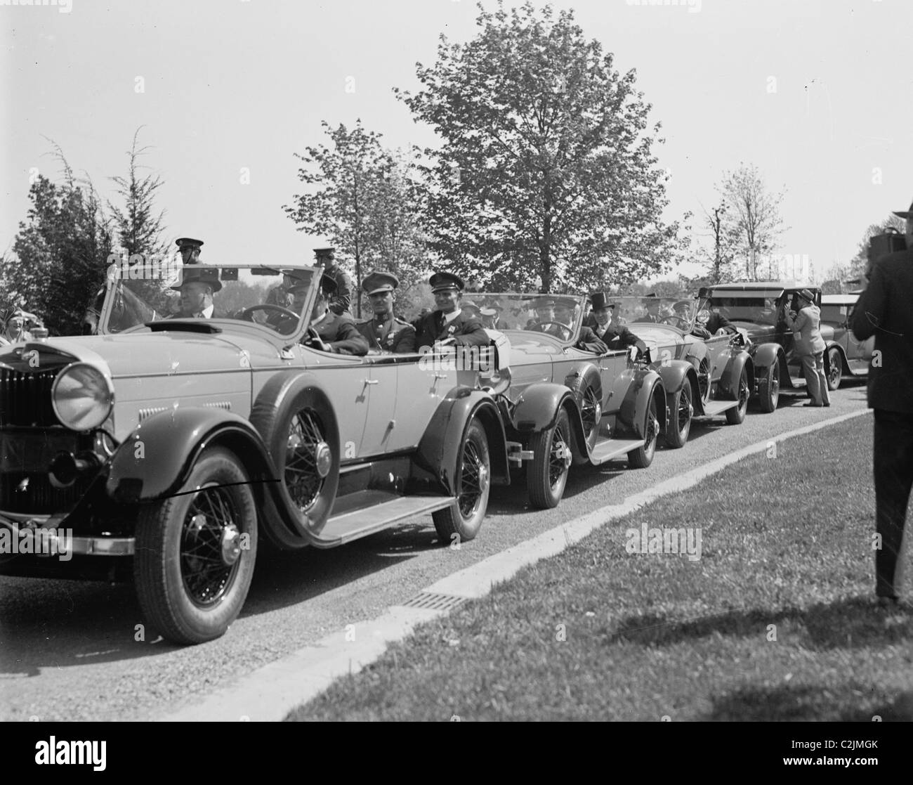 Line of cars line of vehicles Black and White Stock Photos & Images - Alamy