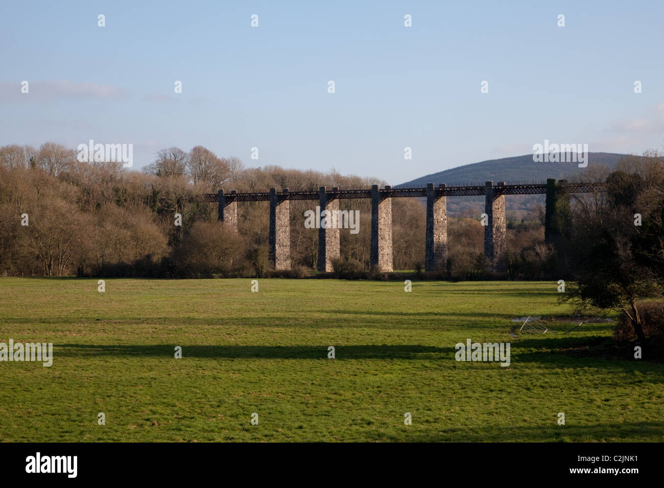 Old stone bridge ireland hi-res stock photography and images - Alamy