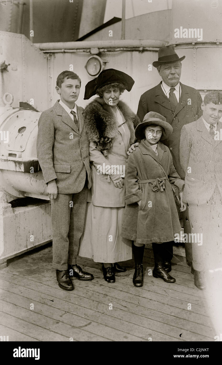 Sir A. Conan Doyle and children Stock Photo - Alamy