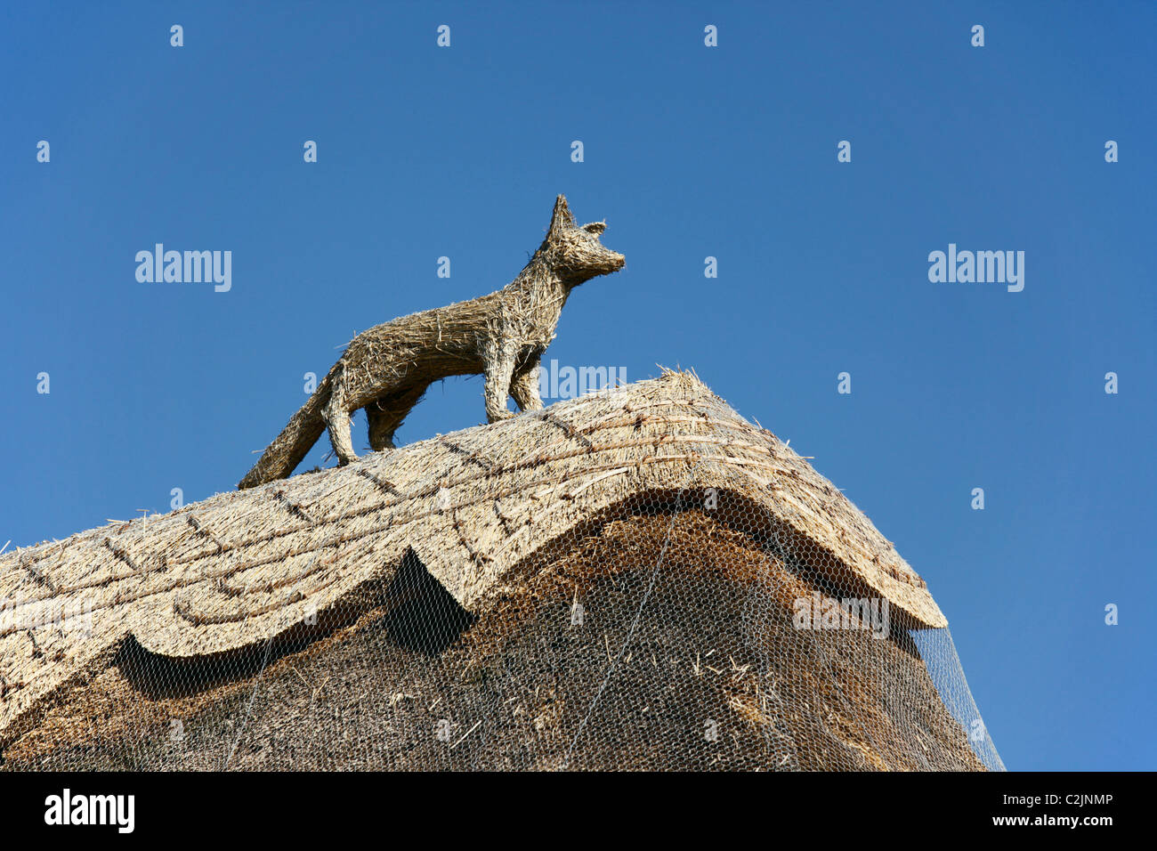 Thatched roof uk hi-res stock photography and images - Alamy