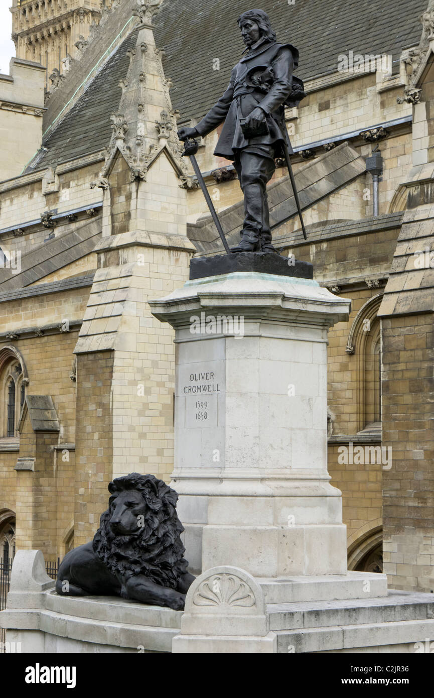 Oliver cromwell statue hi-res stock photography and images - Alamy