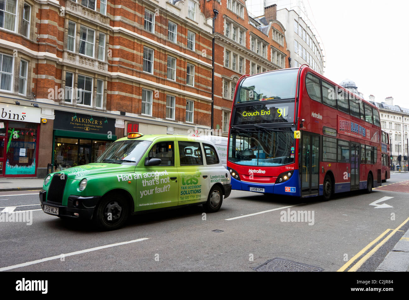 London taxi advertising hi-res stock photography and images - Alamy