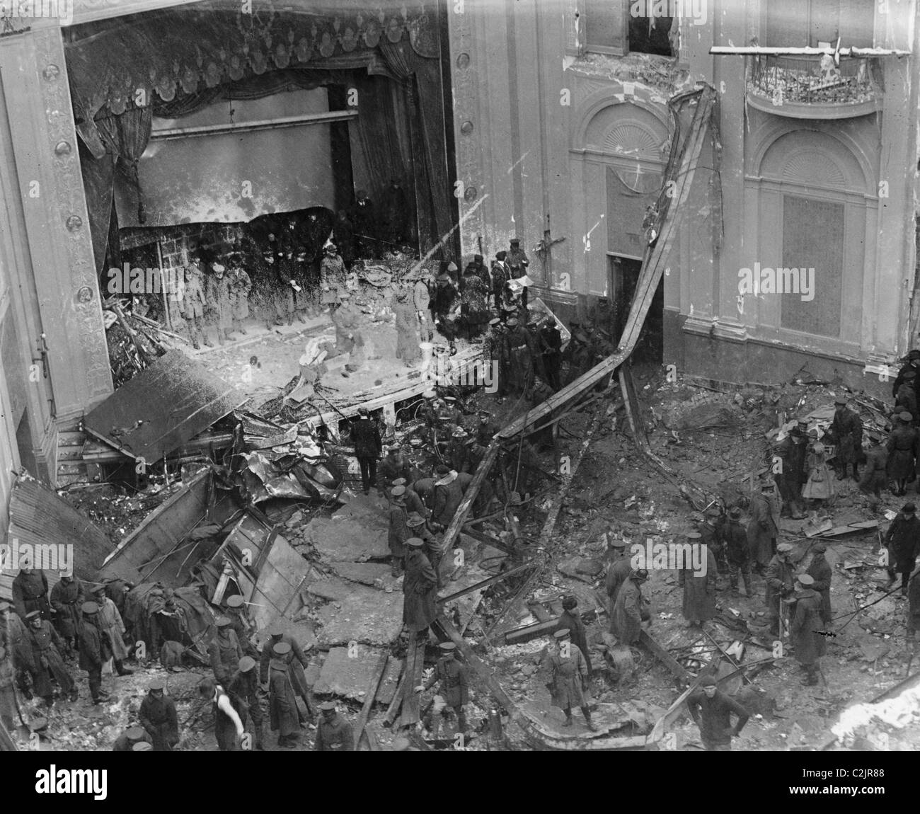 Knickerbocker Theatre in Washington DC collapse from the weight of snow ...