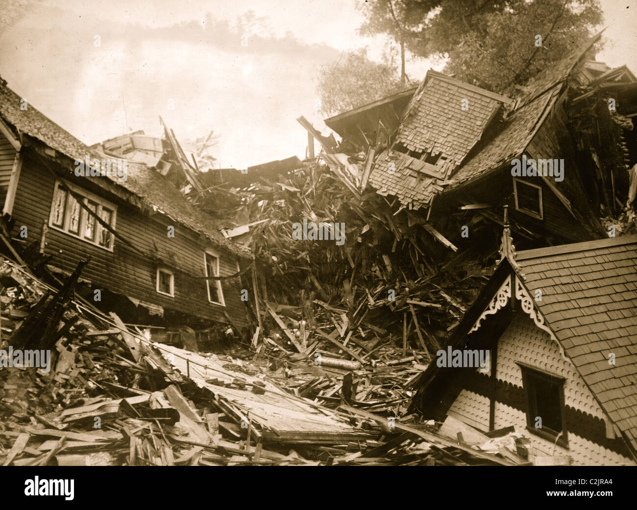 Austin Dam in Pennsylvania breaks - Flood wreck Stock Photo - Alamy